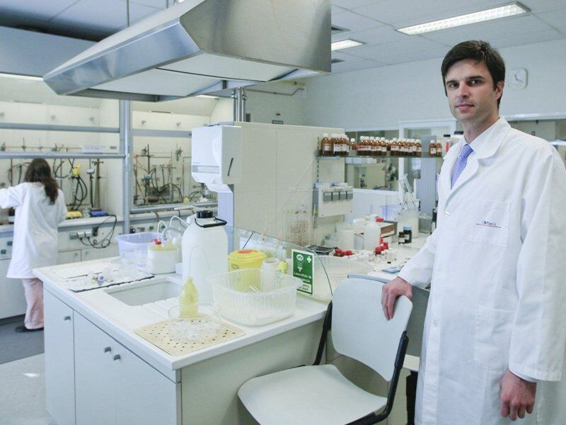 What Are the Best Countertop for Hospital & Healthcare? - KKR Solid ...